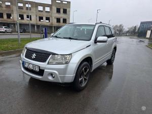 Grey Suzuki grand-vitara 2011 in Kretinga, with an engine capacity of 2.40 L and mileage of 287 thousand km for 3100 €, photo 6 on AUTOMOTO.COM.LV