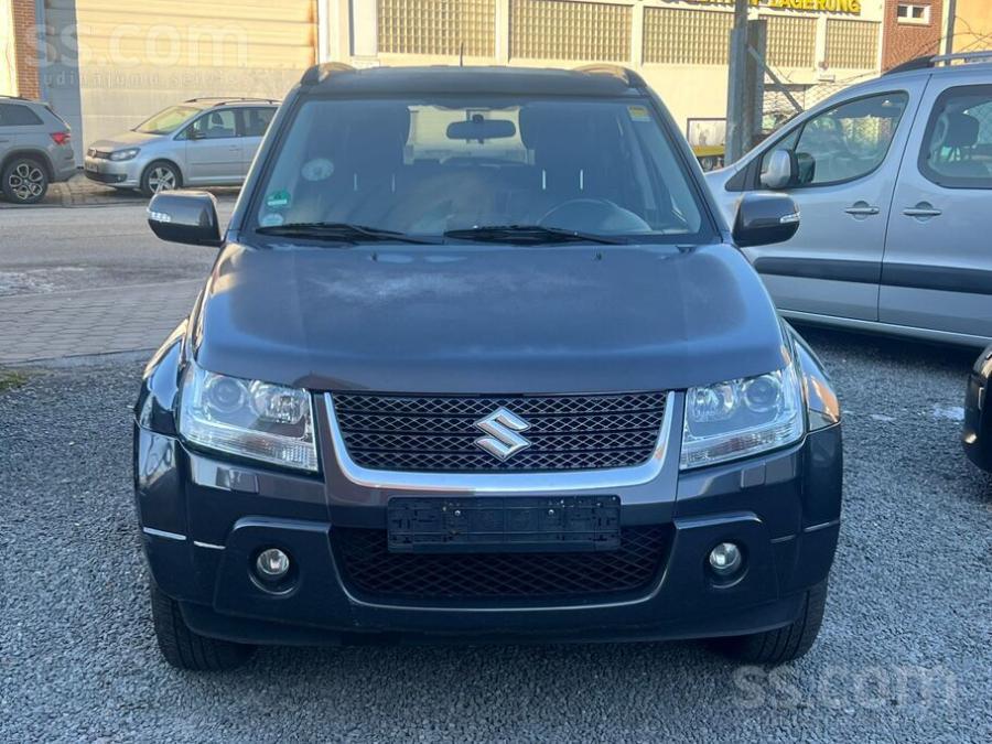 Pelēks Suzuki grand-vitara 2011 Valmiera, ar dzinēja tilpumu 1.90 L un nobraukumu 171 tūkst. km par 6800 €, foto 1 vietnē AUTOMOTO.COM.LV