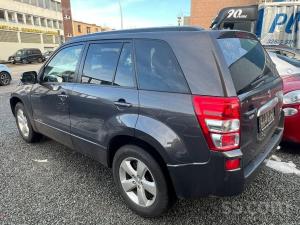Pelēks Suzuki grand-vitara 2011 Valmiera, ar dzinēja tilpumu 1.90 L un nobraukumu 171 tūkst. km par 6800 €, foto 4 vietnē AUTOMOTO.COM.LV
