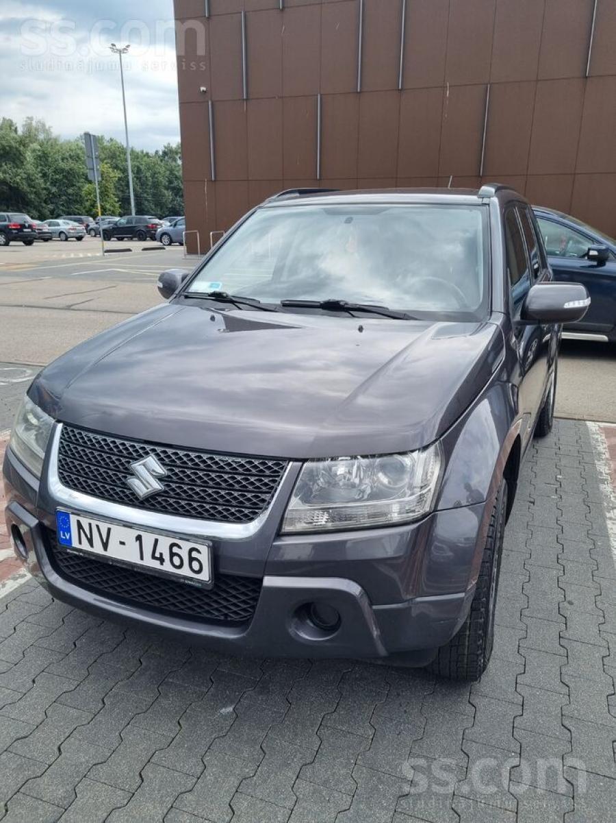 Pelēks Suzuki grand-vitara 2011 Rīga, ar dzinēja tilpumu 2.40 L un nobraukumu 170 tūkst. km par 5800 €, foto 1 vietnē AUTOMOTO.COM.LV