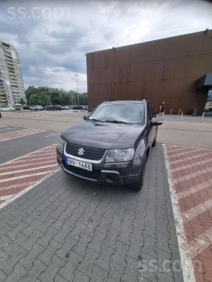 Pelēks Suzuki grand-vitara 2011 Rīga, ar dzinēja tilpumu 2.40 L un nobraukumu 170 tūkst. km par 5800 €, foto 3 vietnē AUTOMOTO.COM.LV