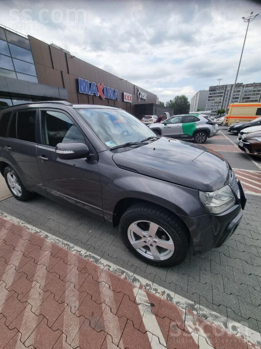 Pelēks Suzuki grand-vitara 2011 Rīga, ar dzinēja tilpumu 2.40 L un nobraukumu 170 tūkst. km par 5800 €, foto 4 vietnē AUTOMOTO.COM.LV
