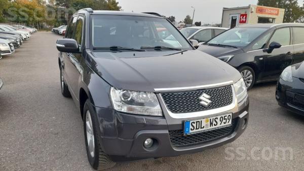 Grey Suzuki grand-vitara 2011 in Riga, with an engine capacity of 1.90 L and mileage of 276 thousand km for 5450 €, photo 3 on AUTOMOTO.COM.LV