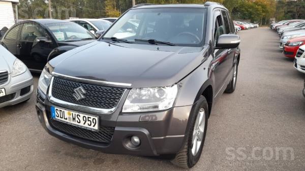 Grey Suzuki grand-vitara 2011 in Riga, with an engine capacity of 1.90 L and mileage of 276 thousand km for 5450 €, photo 4 on AUTOMOTO.COM.LV