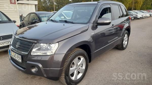 Grey Suzuki grand-vitara 2011 in Riga, with an engine capacity of 1.90 L and mileage of 276 thousand km for 5450 €, photo 5 on AUTOMOTO.COM.LV
