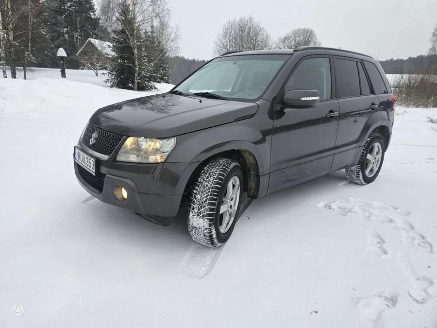 Pelēks Suzuki grand-vitara 2012 Ignalina, ar dzinēja tilpumu 2.40 L un nobraukumu 199 tūkst. km par 3450 €, foto 1 vietnē AUTOMOTO.COM.LV
