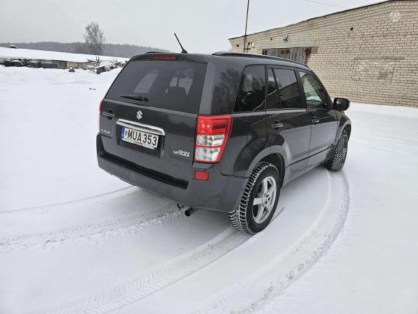 Grey Suzuki grand-vitara 2012 in Ignalina, with an engine capacity of 2.40 L and mileage of 199 thousand km for 3450 €, photo 4 on AUTOMOTO.COM.LV
