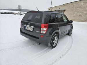 Pelēks Suzuki grand-vitara 2012 Ignalina, ar dzinēja tilpumu 2.40 L un nobraukumu 199 tūkst. km par 3450 €, foto 4 vietnē AUTOMOTO.COM.LV