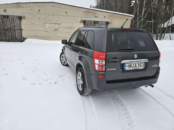 Grey Suzuki grand-vitara 2012 in Ignalina, with an engine capacity of 2.40 L and mileage of 199 thousand km for 3450 €, photo 5 on AUTOMOTO.COM.LV