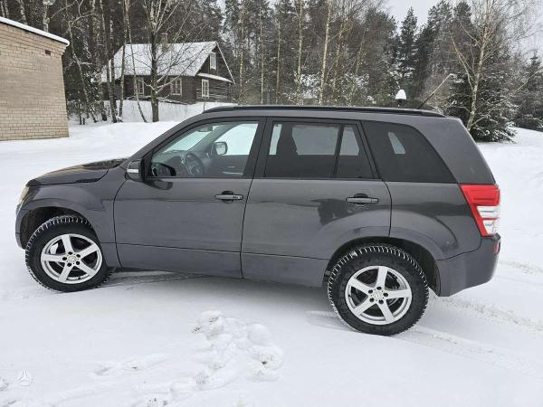 Grey Suzuki grand-vitara 2012 in Ignalina, with an engine capacity of 2.40 L and mileage of 199 thousand km for 3450 €, photo 6 on AUTOMOTO.COM.LV