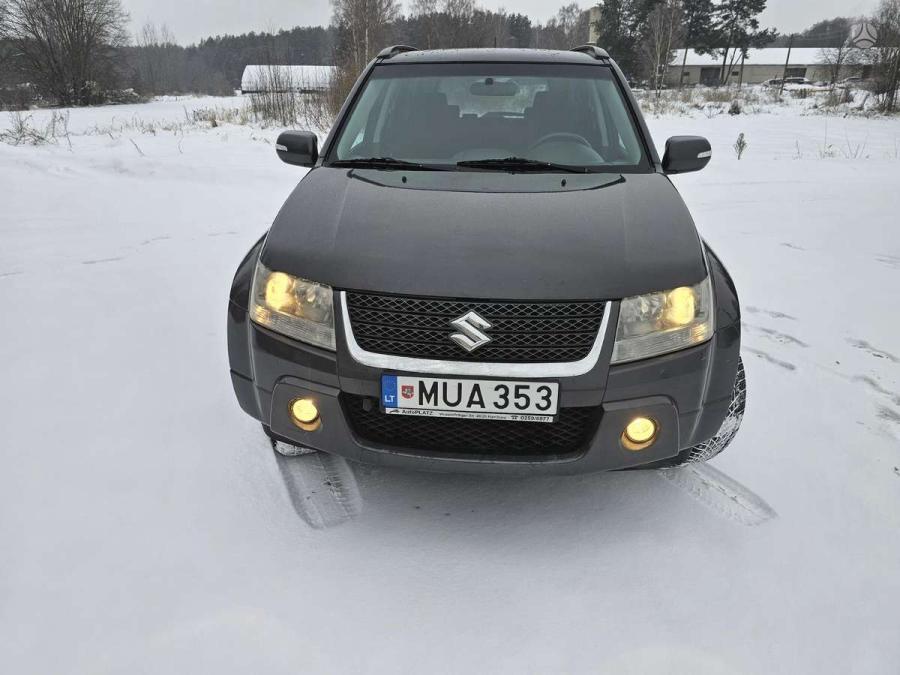 Pelēks Suzuki grand-vitara 2012 Ignalina, ar dzinēja tilpumu 2.40 L un nobraukumu 199 tūkst. km par 3450 €, foto 7 vietnē AUTOMOTO.COM.LV