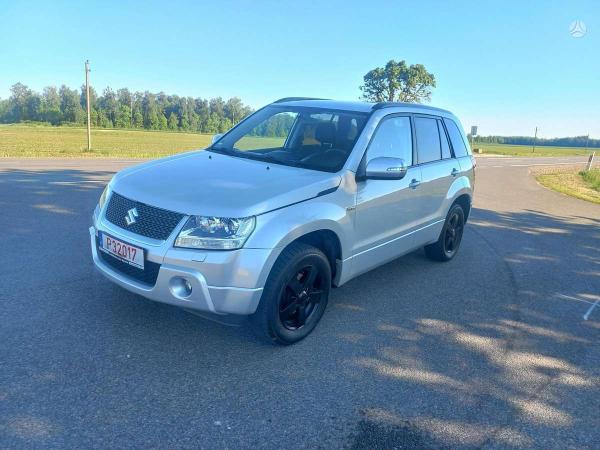 Grey Suzuki grand-vitara 2012 in Kaunas, with an engine capacity of 1.87 L and mileage of 229 thousand km for 5299 €, photo 1 on AUTOMOTO.COM.LV