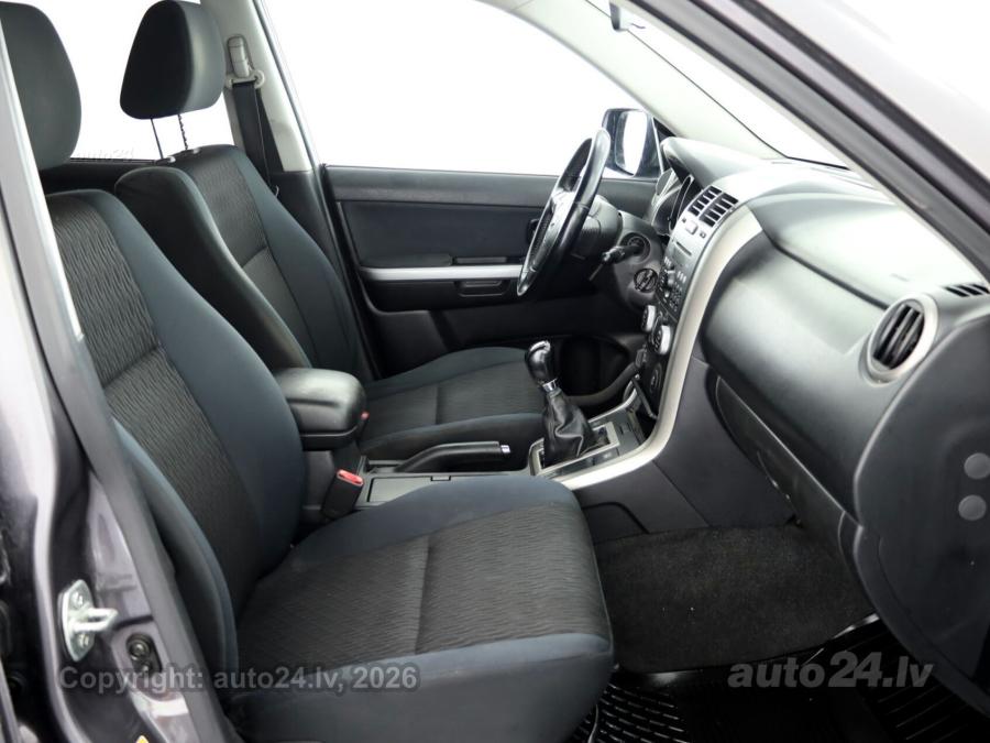 Pelēks Suzuki grand-vitara 2013 Tallina, ar dzinēja tilpumu 2.40 L un nobraukumu 315 tūkst. km par 1299 €, foto 7 vietnē AUTOMOTO.COM.LV