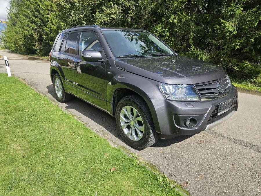 Grey Suzuki grand-vitara 2014 in Marijampole, with an engine capacity of 1.90 L and mileage of 124 thousand km for 6650 €, photo 1 on AUTOMOTO.COM.LV