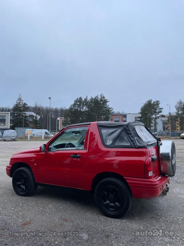 Red Suzuki grand-vitara 2000 in Tallinn, with an engine capacity of 2.00 L and mileage of 110 thousand km for 3900 €, photo 4 on AUTOMOTO.COM.LV