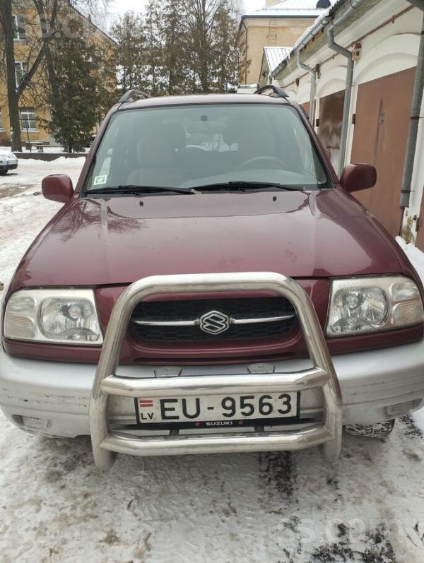Red Suzuki grand-vitara 2000 in Daugavpils, with an engine capacity of 2.50 L and mileage of 240 thousand km for 2700 €, photo 2 on AUTOMOTO.COM.LV