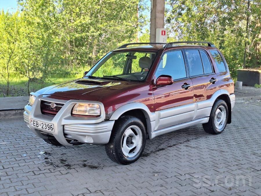 Red Suzuki grand-vitara 2000 in Ventspils, with an engine capacity of 2.00 L and mileage of 289 thousand km for 1590 €, photo 1 on AUTOMOTO.COM.LV
