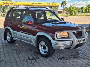 Red Suzuki grand-vitara 2000 in Ventspils, with an engine capacity of 2.00 L and mileage of 289 thousand km for 1590 €, photo 3 on AUTOMOTO.COM.LV