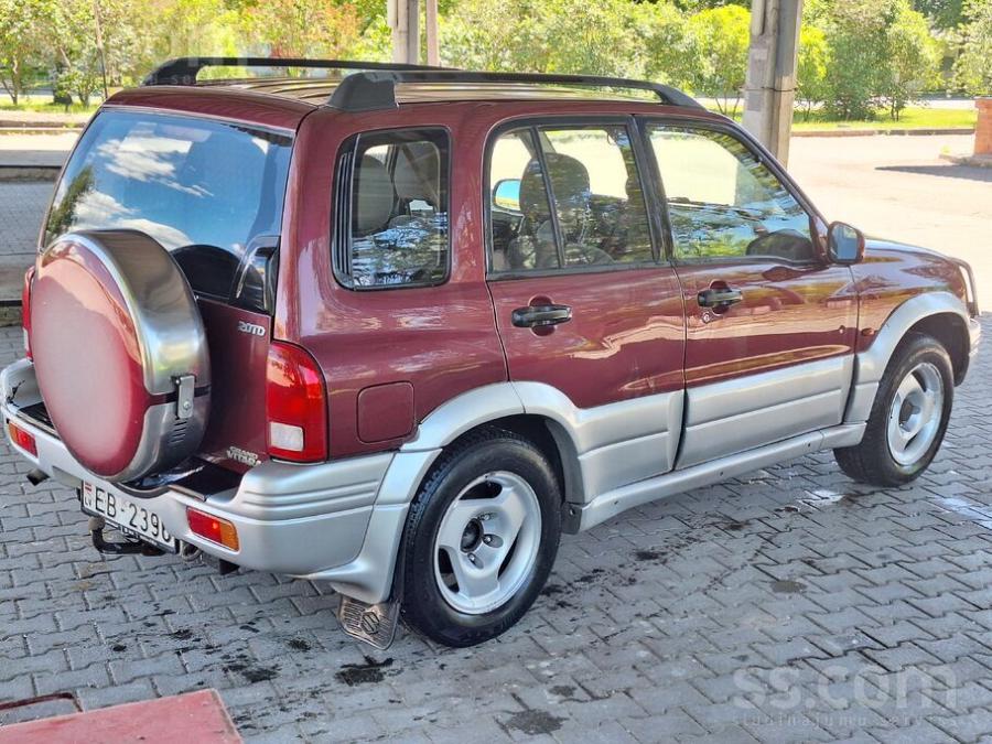 Red Suzuki grand-vitara 2000 in Ventspils, with an engine capacity of 2.00 L and mileage of 289 thousand km for 1590 €, photo 4 on AUTOMOTO.COM.LV