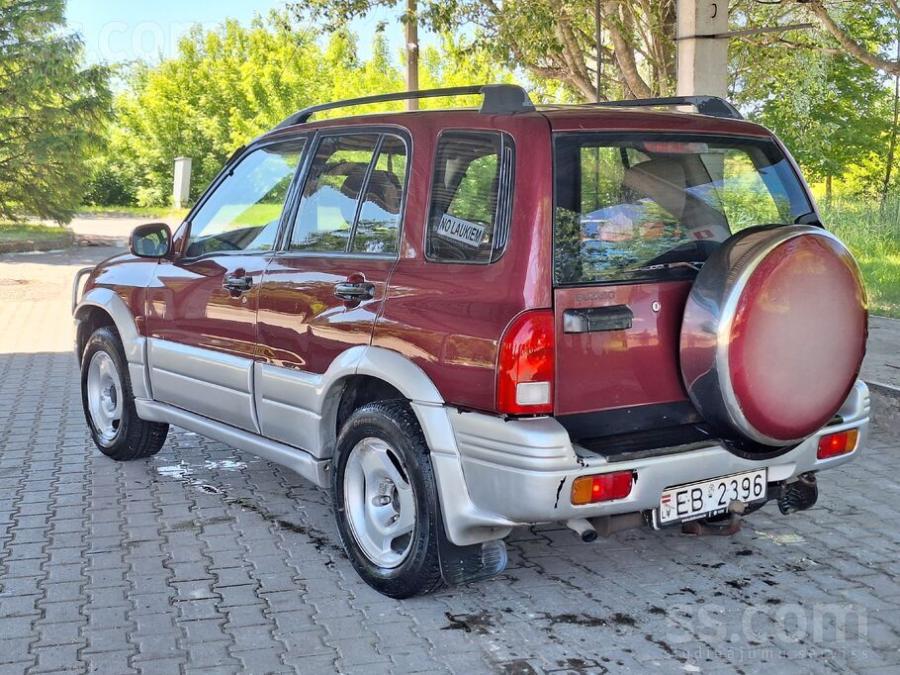 Red Suzuki grand-vitara 2000 in Ventspils, with an engine capacity of 2.00 L and mileage of 289 thousand km for 1590 €, photo 5 on AUTOMOTO.COM.LV