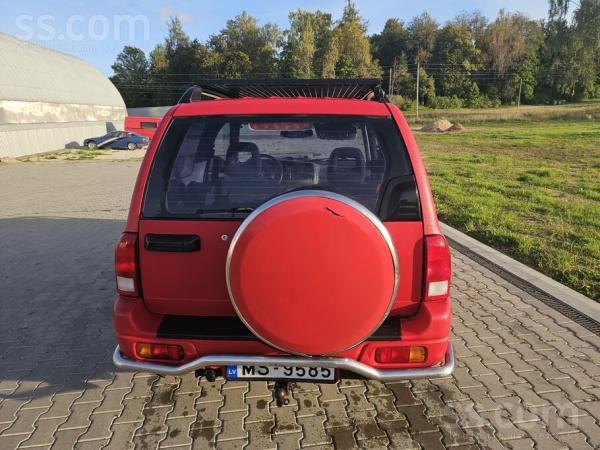 Sarkans Suzuki grand-vitara 2003 Valka, ar dzinēja tilpumu 1.60 L un nobraukumu 240 tūkst. km par 1000 €, foto 4 vietnē AUTOMOTO.COM.LV