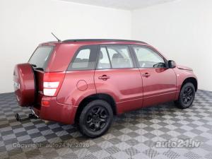 Red Suzuki grand-vitara 2006 in Tallinn, with an engine capacity of 2.00 L and mileage of 184 thousand km for 2499 €, photo 3 on AUTOMOTO.COM.LV