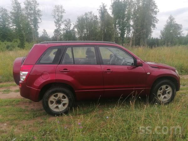 Sarkans Suzuki grand-vitara 2006 Bauska, ar dzinēja tilpumu 2.00 L un nobraukumu 178 tūkst. km par 2300 €, foto 4 vietnē AUTOMOTO.COM.LV