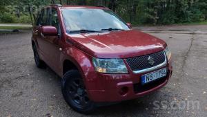 Sarkans Suzuki grand-vitara 2006 Rīga, ar dzinēja tilpumu 2.00 L un nobraukumu 178 tūkst. km par 2800 €, foto  vietnē AUTOMOTO.COM.LV