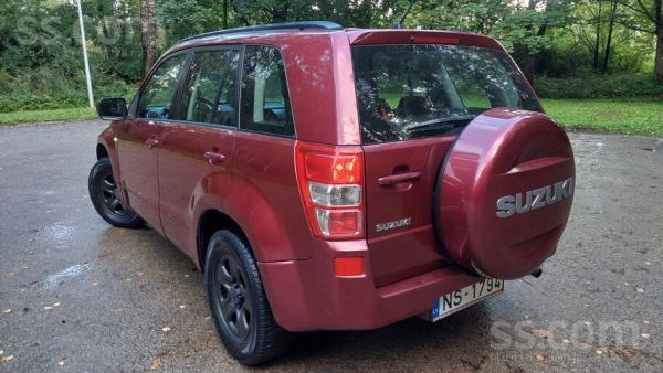 Red Suzuki grand-vitara 2006 in Riga, with an engine capacity of 2.00 L and mileage of 178 thousand km for 2800 €, photo 7 on AUTOMOTO.COM.LV