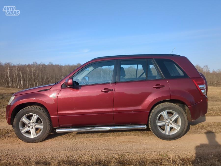 Red Suzuki grand-vitara 2007 in Utena, with an engine capacity of 1.90 L and mileage of 232 thousand km for 3500 €, photo 3 on AUTOMOTO.COM.LV
