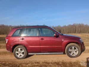Red Suzuki grand-vitara 2007 in Utena, with an engine capacity of 1.90 L and mileage of 232 thousand km for 3500 €, photo 7 on AUTOMOTO.COM.LV