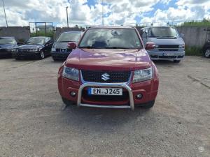 Red Suzuki grand-vitara 2012 in Utena, with an engine capacity of 1.87 L and mileage of 248 thousand km for 5650 €, photo 3 on AUTOMOTO.COM.LV