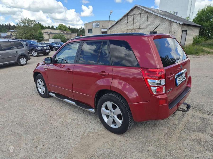 Red Suzuki grand-vitara 2012 in Utena, with an engine capacity of 1.87 L and mileage of 248 thousand km for 5650 €, photo 5 on AUTOMOTO.COM.LV