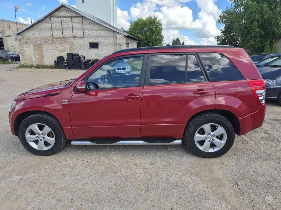 Red Suzuki grand-vitara 2012 in Utena, with an engine capacity of 1.87 L and mileage of 248 thousand km for 5650 €, photo 8 on AUTOMOTO.COM.LV