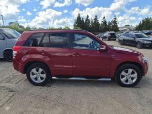 Red Suzuki grand-vitara 2012 in Utena, with an engine capacity of 1.87 L and mileage of 248 thousand km for 5650 €, photo 9 on AUTOMOTO.COM.LV