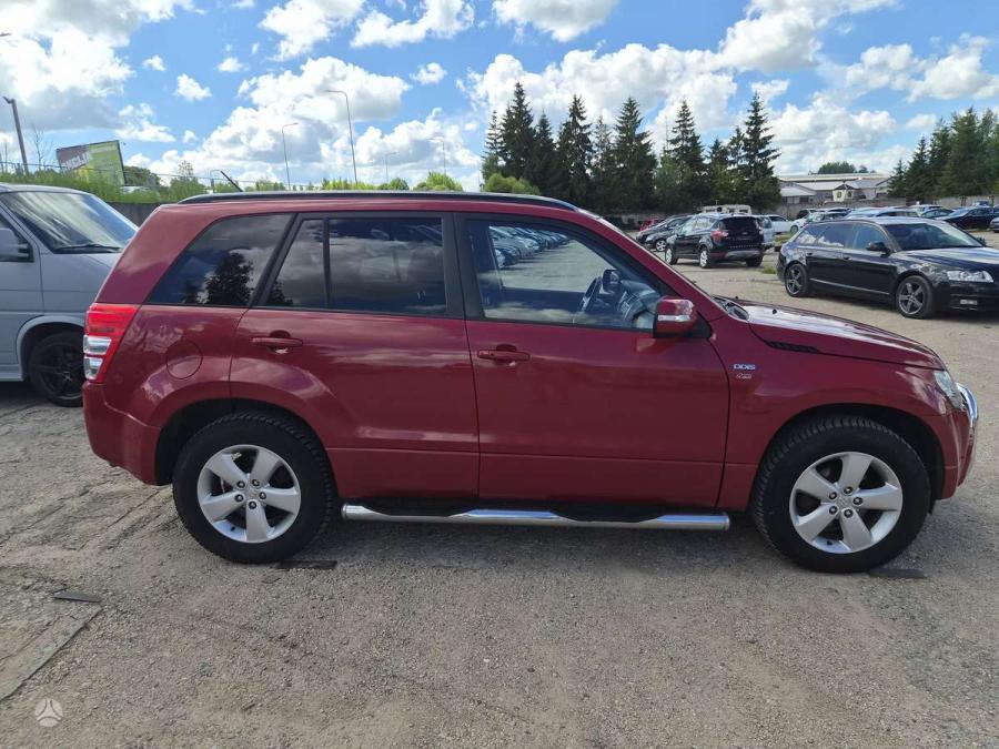 Red Suzuki grand-vitara 2012 in Utena, with an engine capacity of 1.87 L and mileage of 248 thousand km for 5650 €, photo 9 on AUTOMOTO.COM.LV