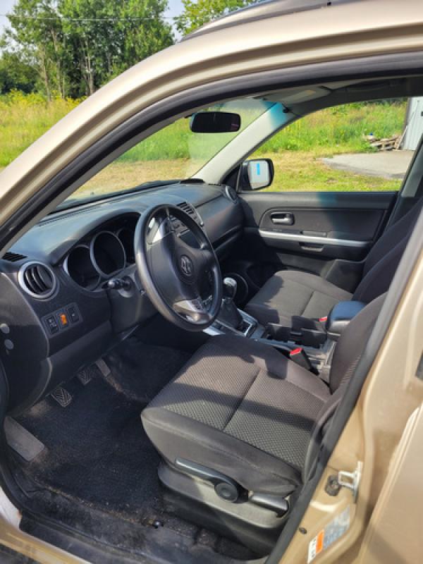 Suzuki grand-vitara 2011 in Kohtla-Jarve, with an engine capacity of 2.40 L and mileage of 157 thousand km for 1000 €, photo 8 on AUTOMOTO.COM.LV