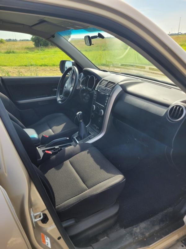 Suzuki grand-vitara 2011 in Kohtla-Jarve, with an engine capacity of 2.40 L and mileage of 157 thousand km for 1000 €, photo 9 on AUTOMOTO.COM.LV
