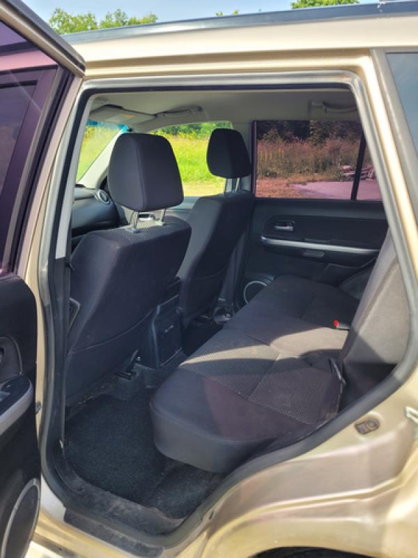 Suzuki grand-vitara 2011 in Kohtla-Jarve, with an engine capacity of 2.40 L and mileage of 157 thousand km for 1000 €, photo 10 on AUTOMOTO.COM.LV