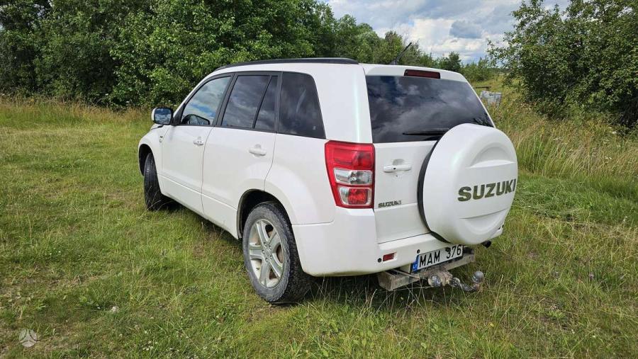 Balts Suzuki grand-vitara 2008 Ignalina, ar dzinēja tilpumu 1.90 L un nobraukumu 174 tūkst. km par 2800 €, foto 4 vietnē AUTOMOTO.COM.LV