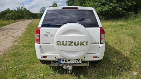 White Suzuki grand-vitara 2008 in Ignalina, with an engine capacity of 1.90 L and mileage of 174 thousand km for 2800 €, photo 6 on AUTOMOTO.COM.LV