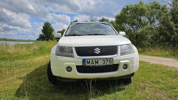 White Suzuki grand-vitara 2008 in Ignalina, with an engine capacity of 1.90 L and mileage of 174 thousand km for 2800 €, photo 7 on AUTOMOTO.COM.LV