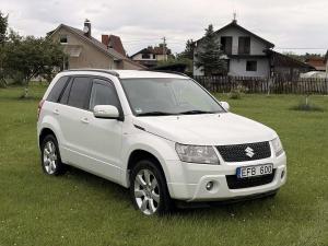 White Suzuki grand-vitara 2009 in Druskininkai, with an engine capacity of 1.87 L and mileage of 258 thousand km for 3750 €, photo  on AUTOMOTO.COM.LV