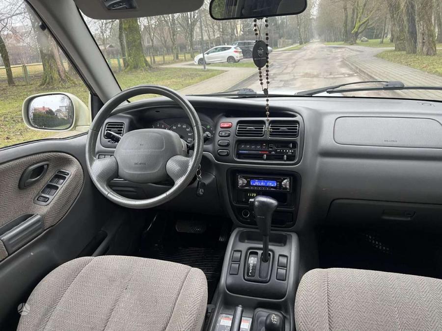 Dzeltens Suzuki grand-vitara 2000 Šilutė, ar dzinēja tilpumu 2.00 L un nobraukumu 275 tūkst. km par 2999 €, foto 7 vietnē AUTOMOTO.COM.LV