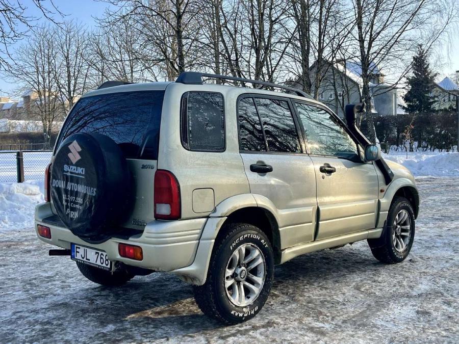 Yellow Suzuki grand-vitara 2000 in Silute, with an engine capacity of 2.00 L and mileage of 275 thousand km for 2999 €, photo 3 on AUTOMOTO.COM.LV