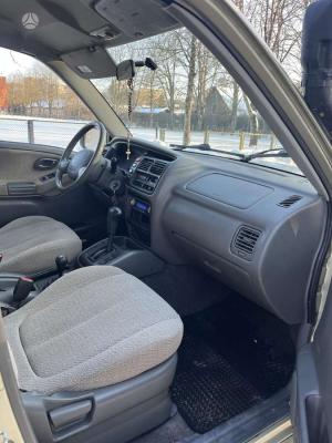 Yellow Suzuki grand-vitara 2000 in Silute, with an engine capacity of 2.00 L and mileage of 275 thousand km for 2999 €, photo 10 on AUTOMOTO.COM.LV