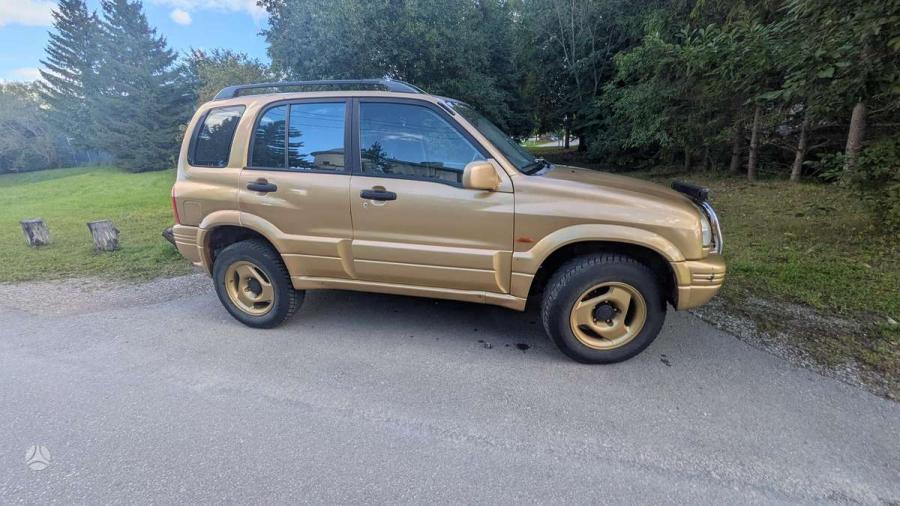 Yellow Suzuki grand-vitara 2000 in Siauliai, with an engine capacity of 2.50 L and mileage of 222 thousand km for 2500 €, photo 4 on AUTOMOTO.COM.LV
