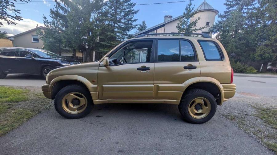 Yellow Suzuki grand-vitara 2000 in Siauliai, with an engine capacity of 2.50 L and mileage of 222 thousand km for 2500 €, photo 5 on AUTOMOTO.COM.LV