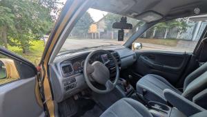 Yellow Suzuki grand-vitara 2000 in Siauliai, with an engine capacity of 2.50 L and mileage of 222 thousand km for 2500 €, photo 9 on AUTOMOTO.COM.LV