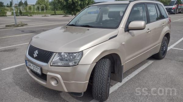 Yellow Suzuki grand-vitara 2007 in Daugavpils, with an engine capacity of 2.00 L and mileage of 142 thousand km for 3100 €, photo 5 on AUTOMOTO.COM.LV